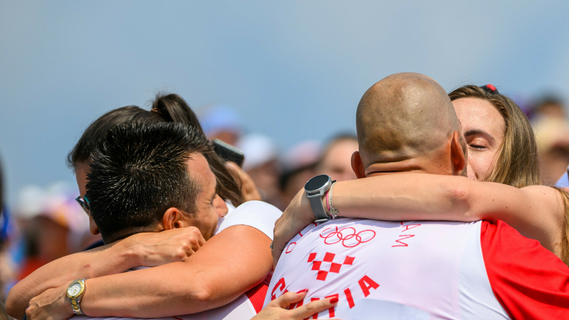 Može li ljepše! Braća Sinković nakon osvojenog zlata pohrlila u ...