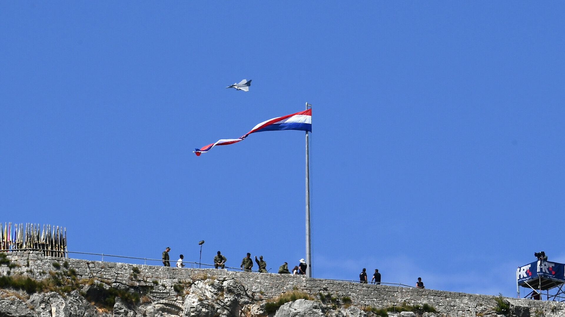 FOTOGALERIJA Nevjerojatan završetak svečanosti u Kninu: Održana vježba ...