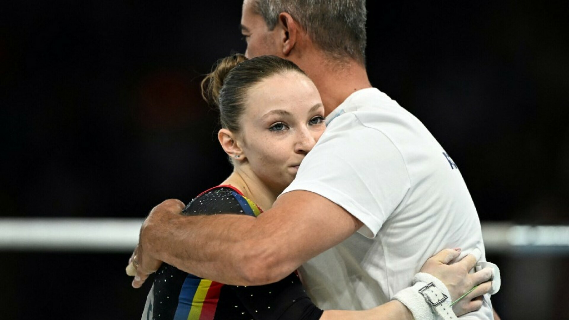 Noćna mora rumunjske gimnastičarke: Osvojila medalju i raširila zastavu ...
