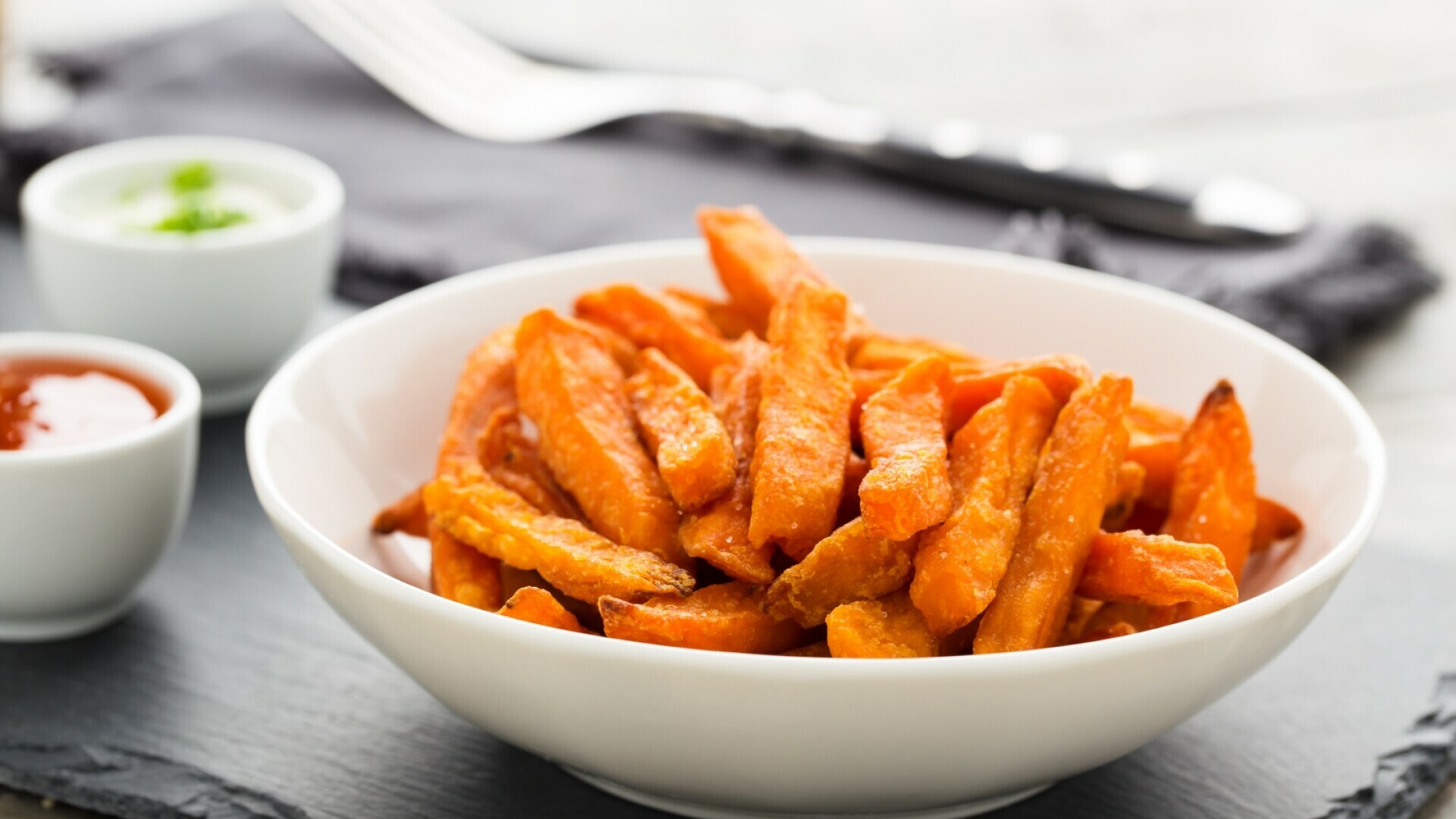Nije batat, a nije ni krumpir: Recept za hrskavi pomfrit koji možete ...