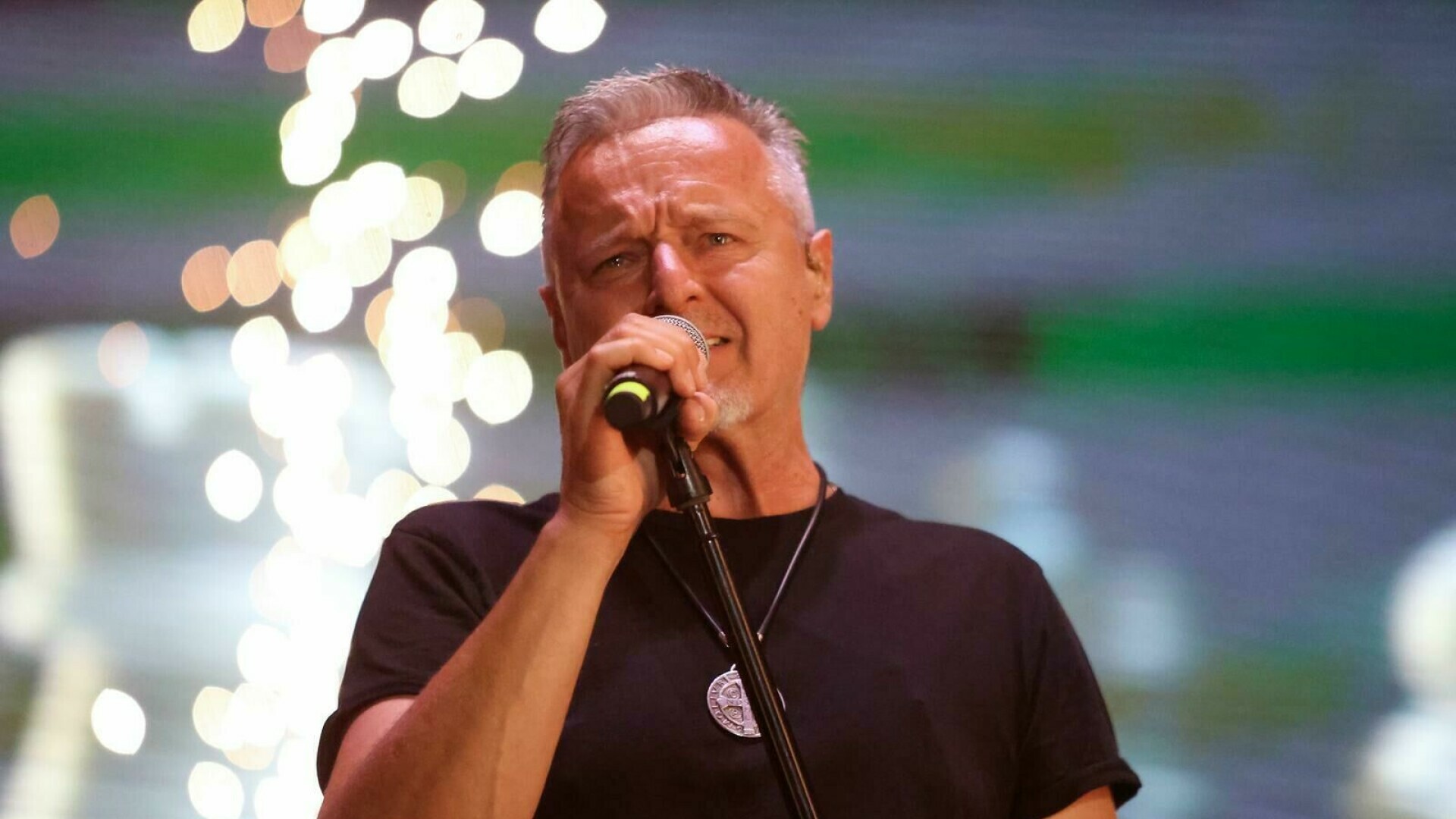 Thompson na rubu suza progovorio o obiteljskoj drami kroz koju je ...