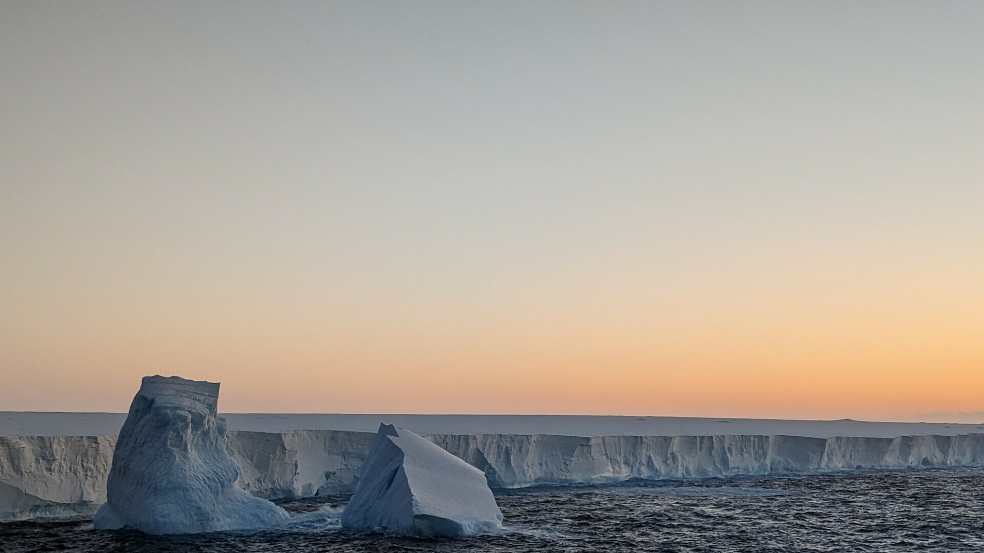 Komad leda veličine Pariza odvojio se od najveće ledene sante na ...