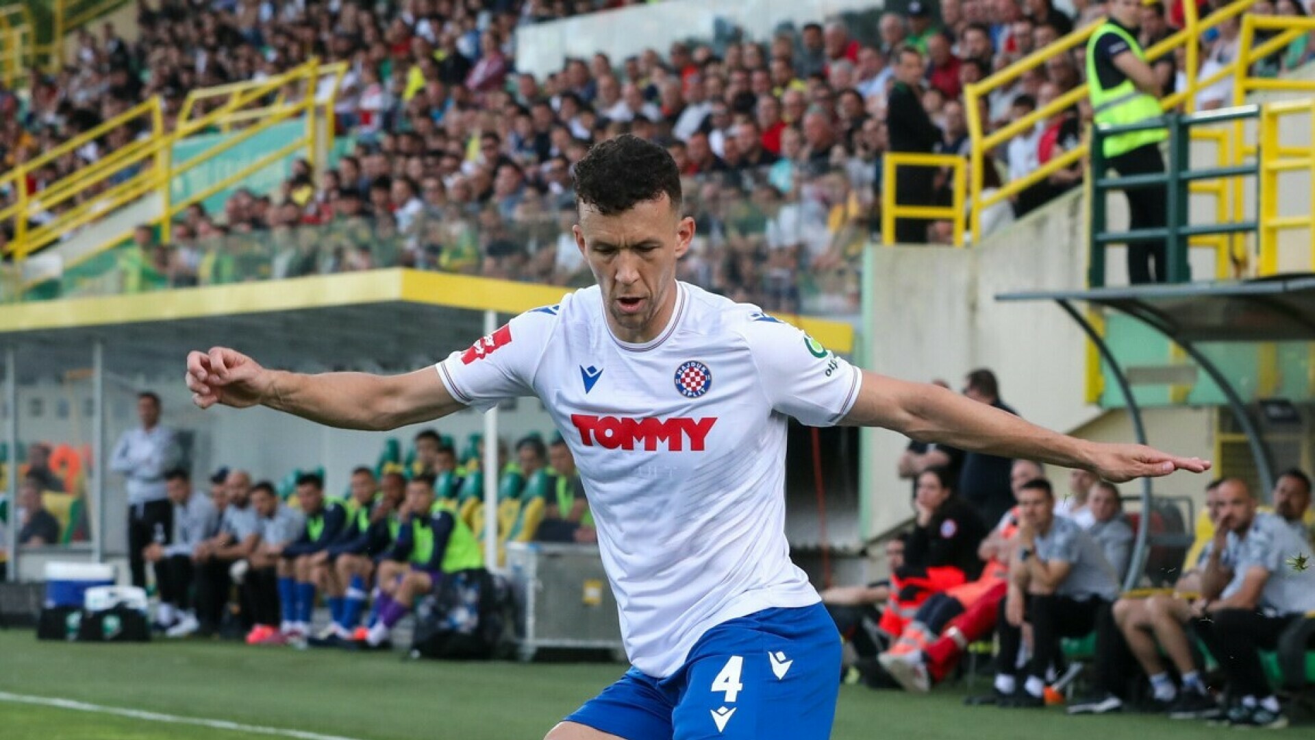 Hajduk se oglasio i stao u zaštitu Perišića: "Nepravedna hajka, Ivan nije zaslužio uvrede!"