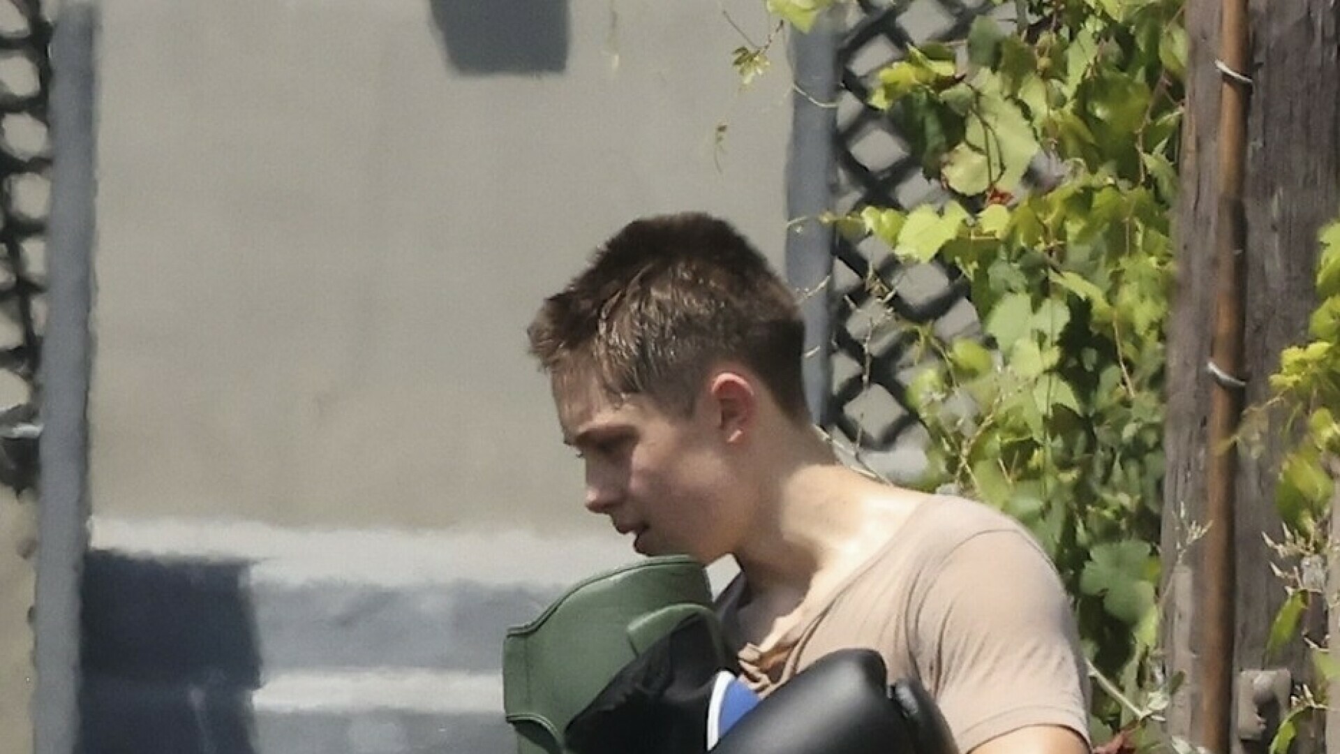 Angelina Jolie prvi put pozirala uz biološkog sina kojeg je dobila s ...