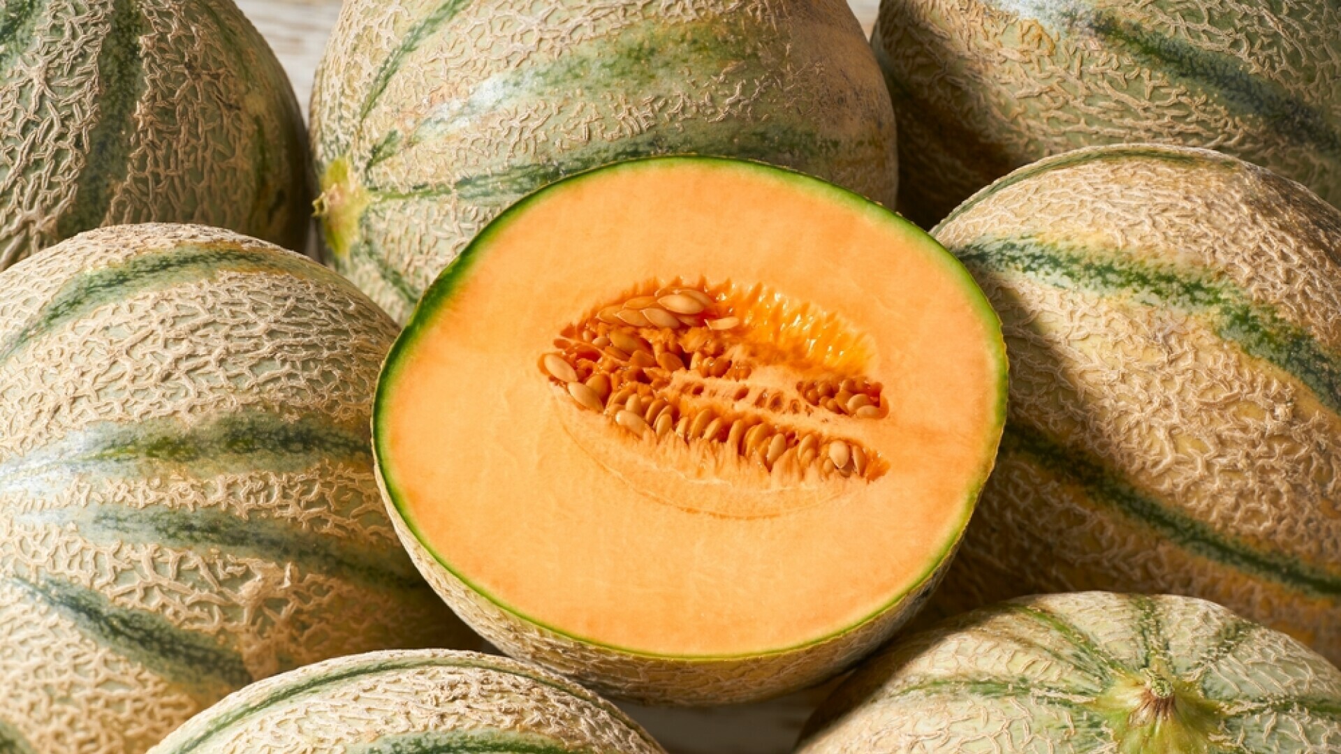 Slatka i sočna: Kako prepoznati zrelu dinju u trgovini?