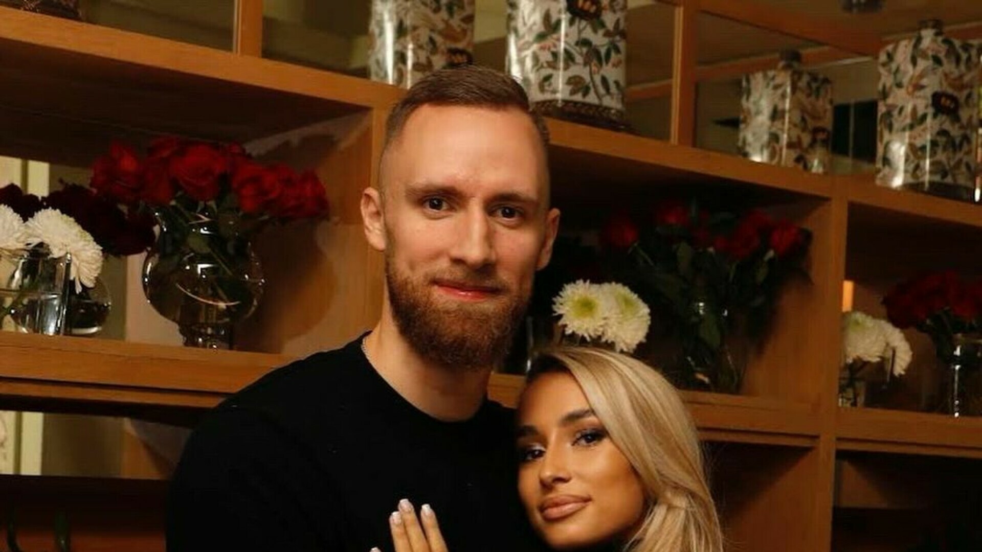 Ova prelijepa plavuša bila je pravi mamac za poglede u tijesnom ...