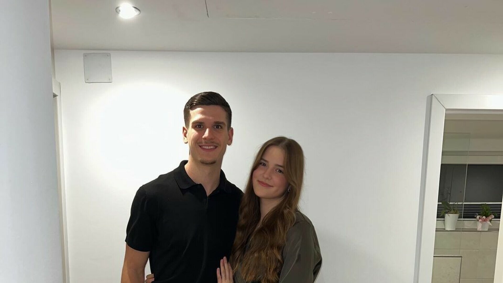 Ovaj ljepotan novi je igrač Vatrenih, a evo kako izgleda brineta koja ...