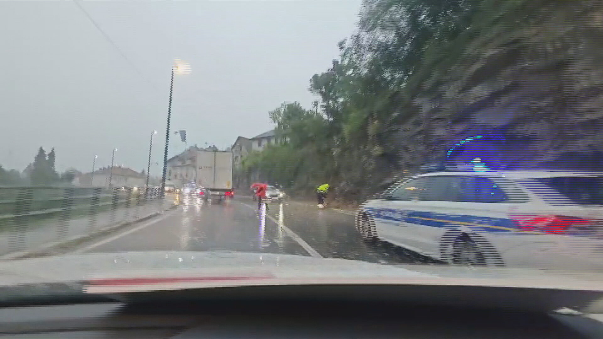 VIDEO/FOTO: Pogledajte posljedice nevremena - poplave u Glini i Kutini, u Zagrebu obilna kiša ...