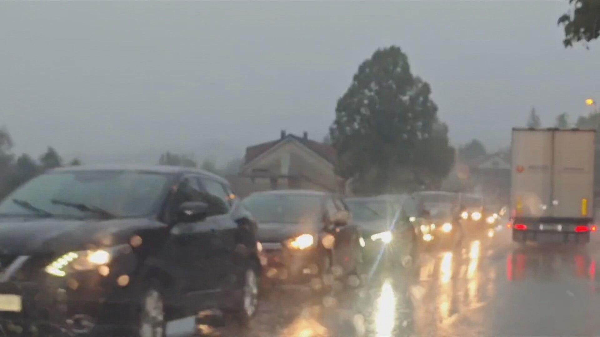 VIDEO/FOTO: Pogledajte posljedice nevremena - poplave u Glini i Kutini, u Zagrebu obilna kiša ...