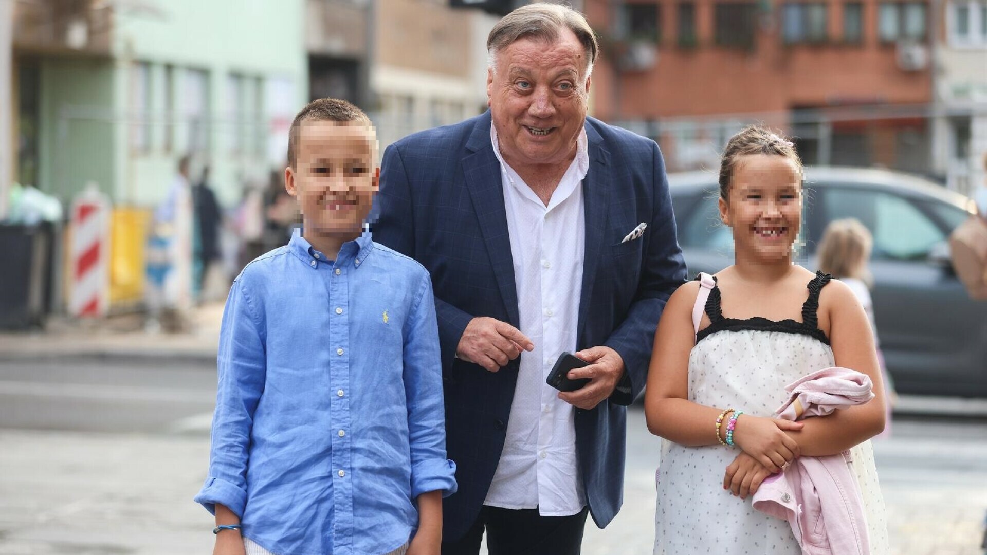 Halid Bešlić ponosno je pokazao unuka i unučicu blizance, ovako ...