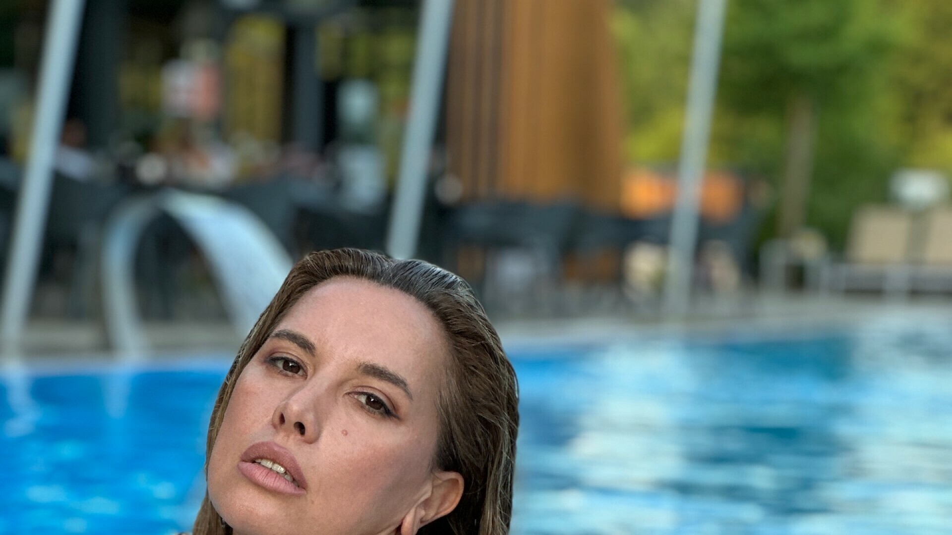 Nives Celzijus objavila je svoje neobrađene fotke u badiću, no sitne nesavršenosti nitko nije ...