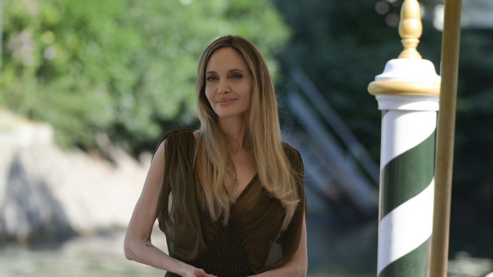 Fotografije Angelininih ruku obilaze internet, zbog ovih prizora fanovi ...