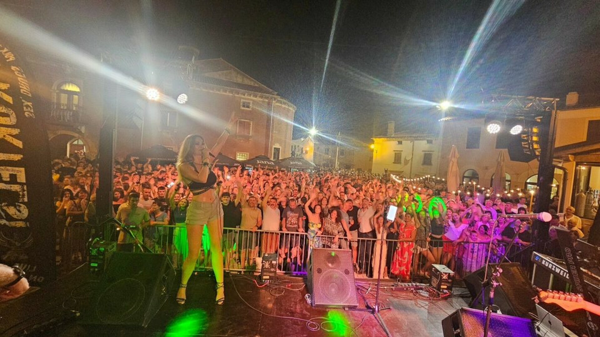 Lidija Bačić u mini badiću pokazala je svu svoju raskoš, otkrila je i ...