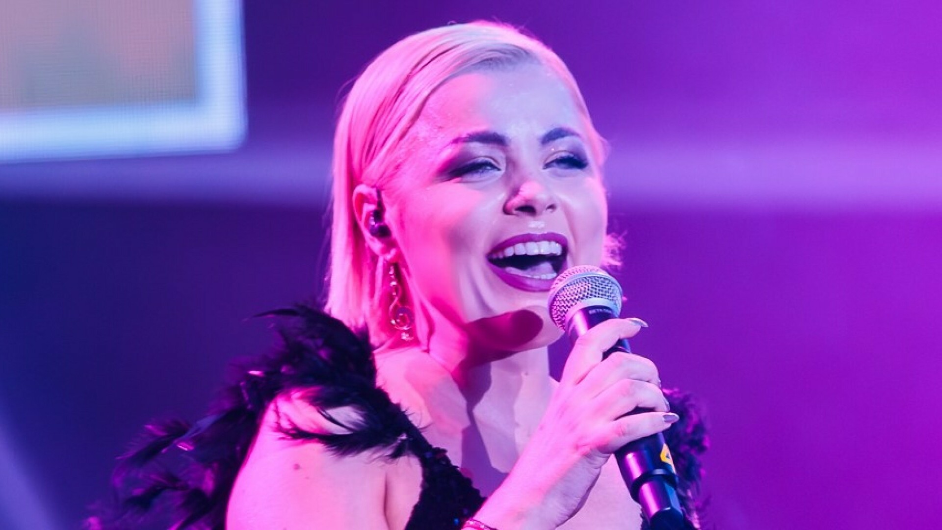Andrea Šušnjara odradila je jedan od zadnjih koncerata s grupom Magazin ...