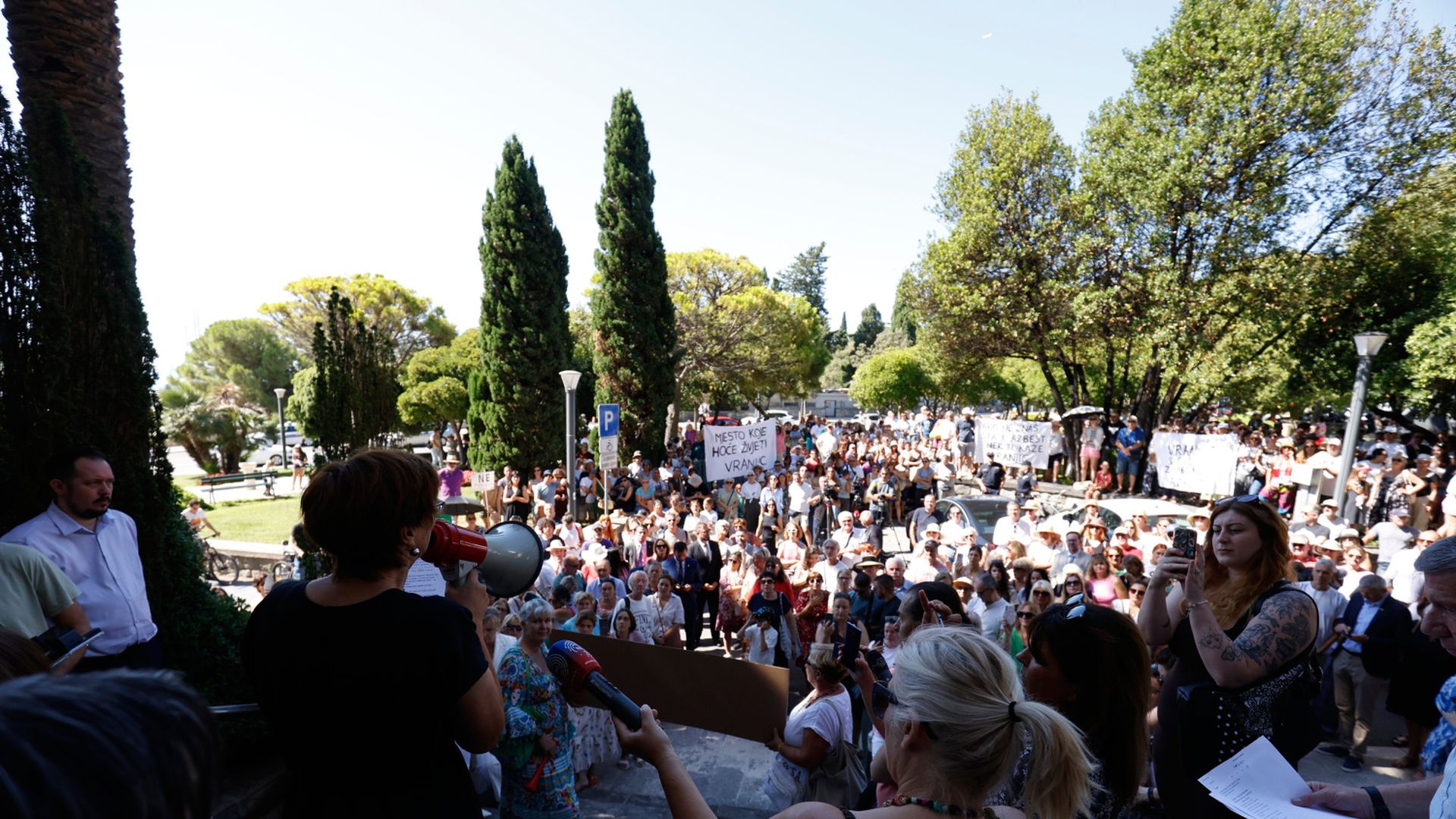 Prosvjed u Splitu: "Tko je brodu s azbestom dozvolio da uđe u Hrvatsku? Mora otić' ća!"