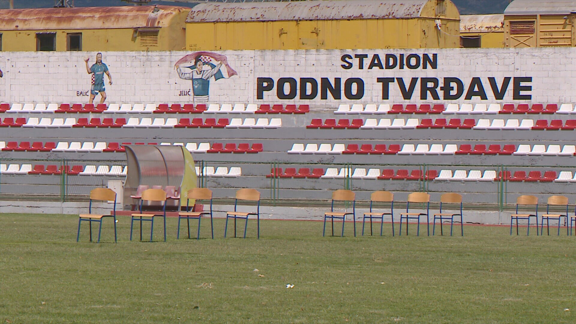 Zastave, budnica, Rafalei: Sve je spremno za proslavu okrugle ...