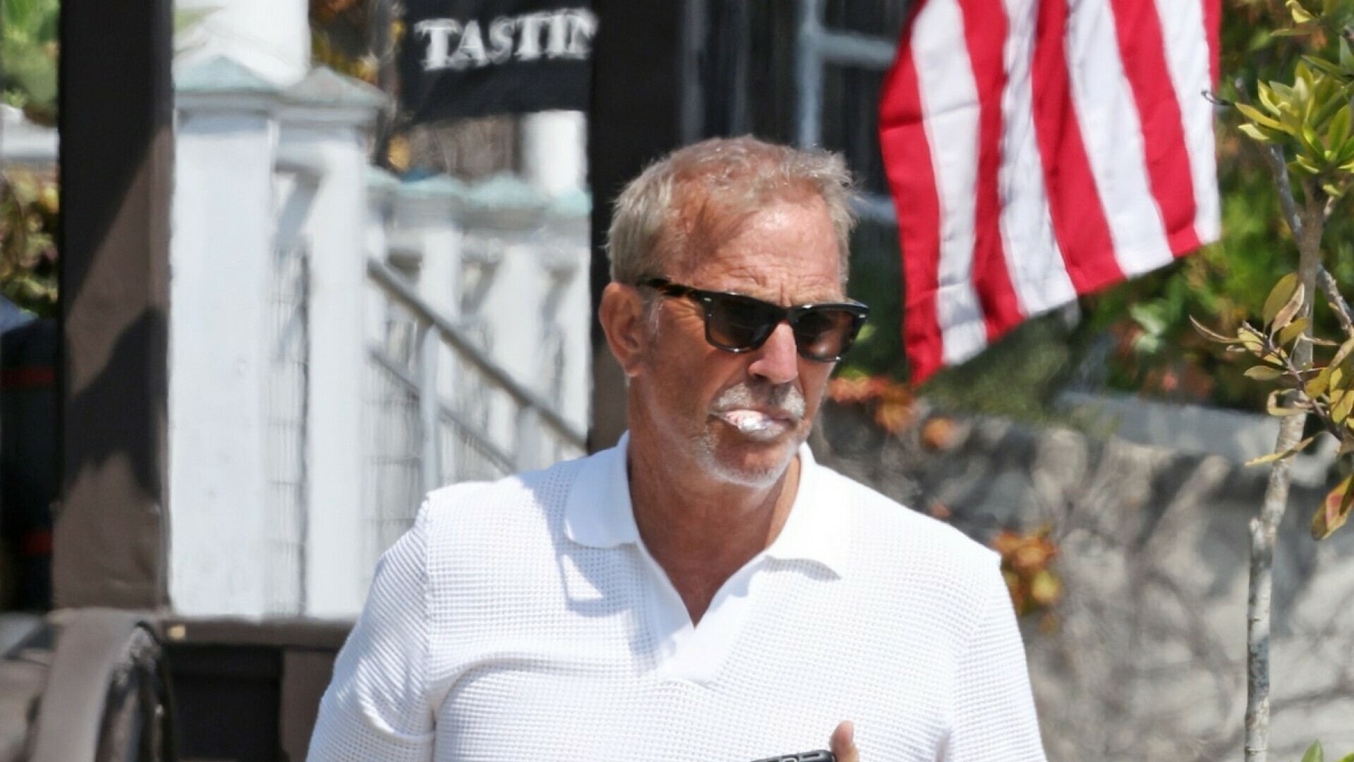 Slavni šarmer nakon turbulentnog razvoda ljubi 24 godine mlađu ...