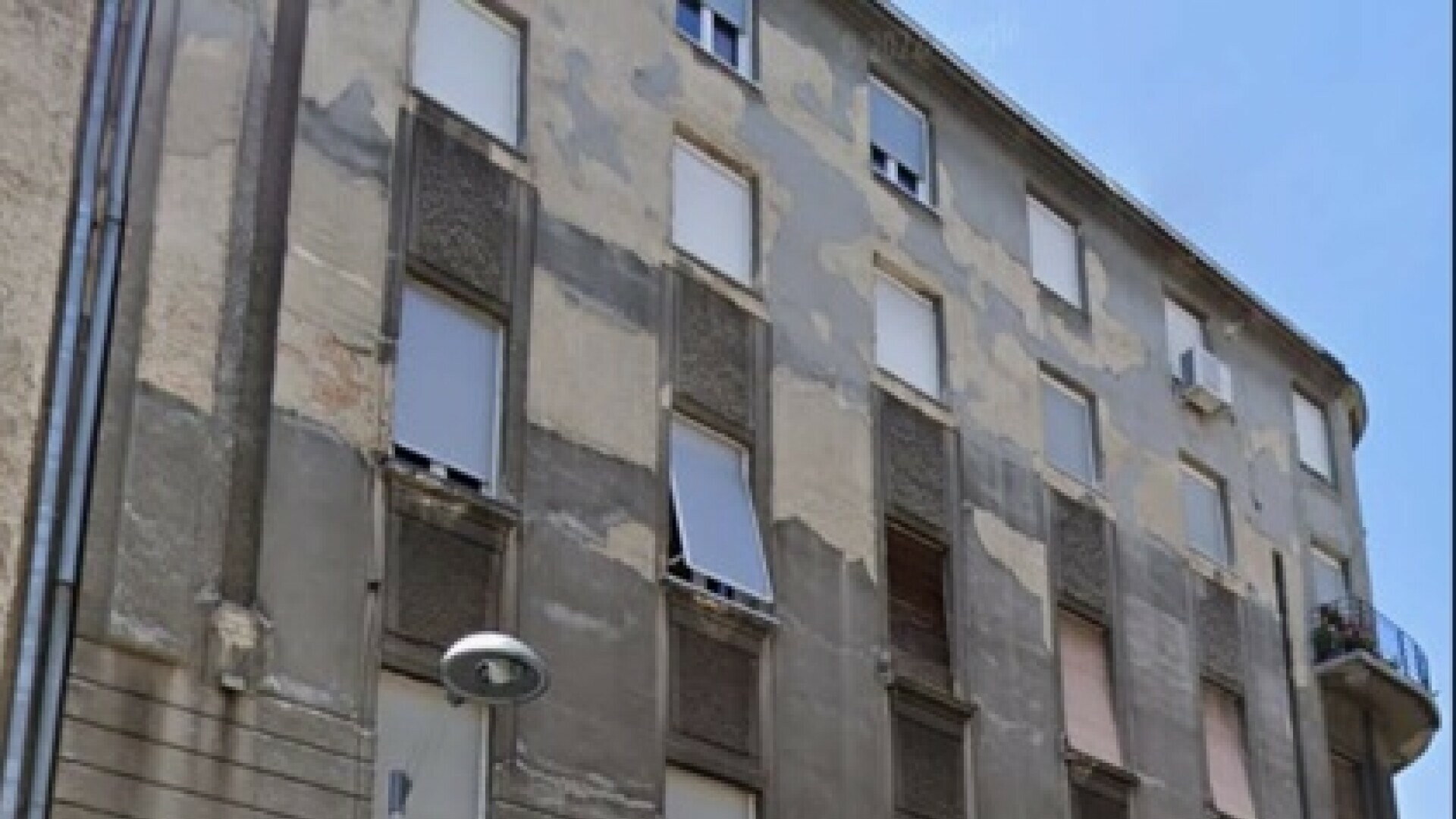 Pala fasada sa zgrade u centru Zagreba! Na teren izašli vatrogasci