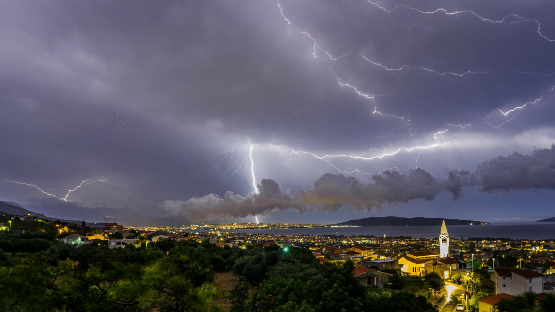 Tri regije u crvenom, moguće tuča i pijavice: Sprema se ozbiljno nevrijeme