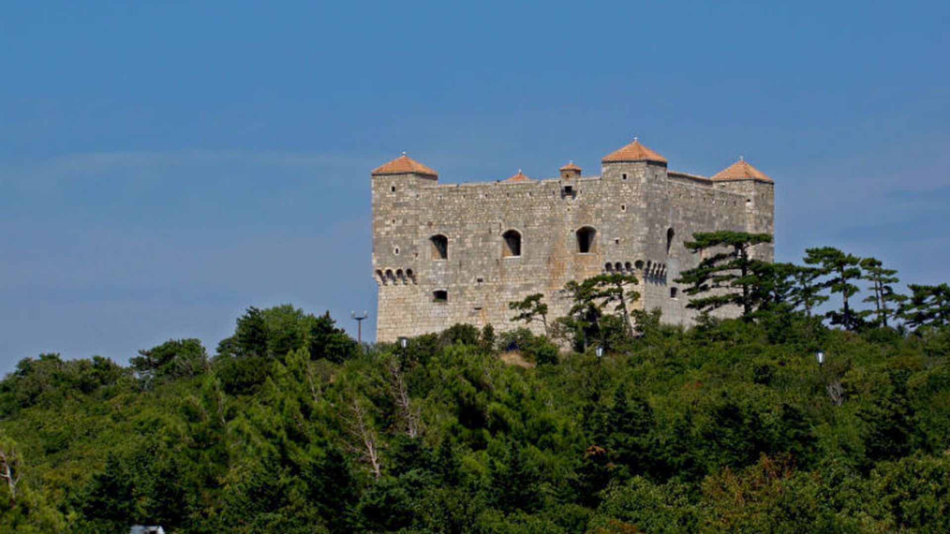Tvrđava Nehaj: Simbol Senja s kojeg puca nevjerojatan pogled na planine ...