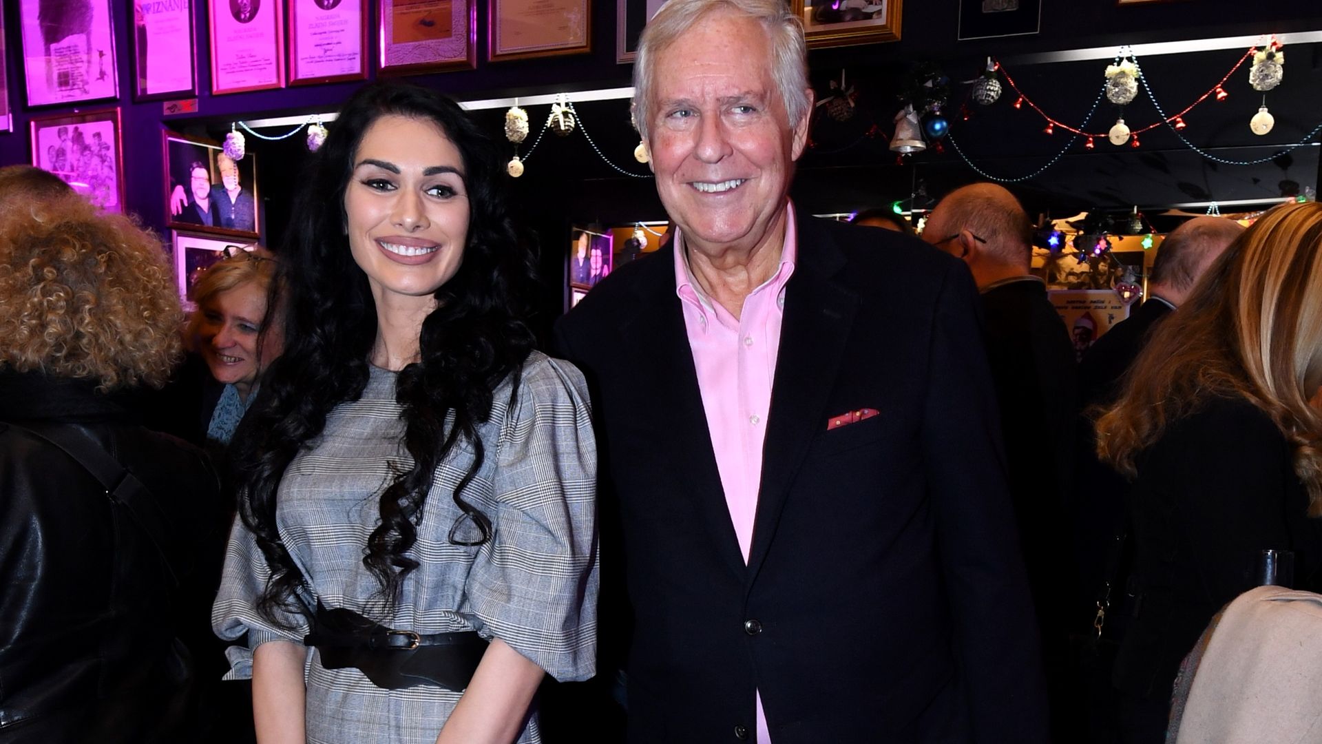 Radeljak u društvu zanosne crnke stigao na dodjelu: "Ovdje sam upoznao Enu"