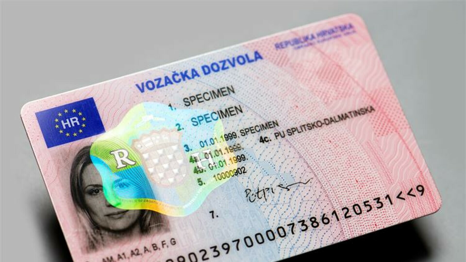 Počelo izdavanje nove vozačke dozvole: Pogledajte kako izgleda