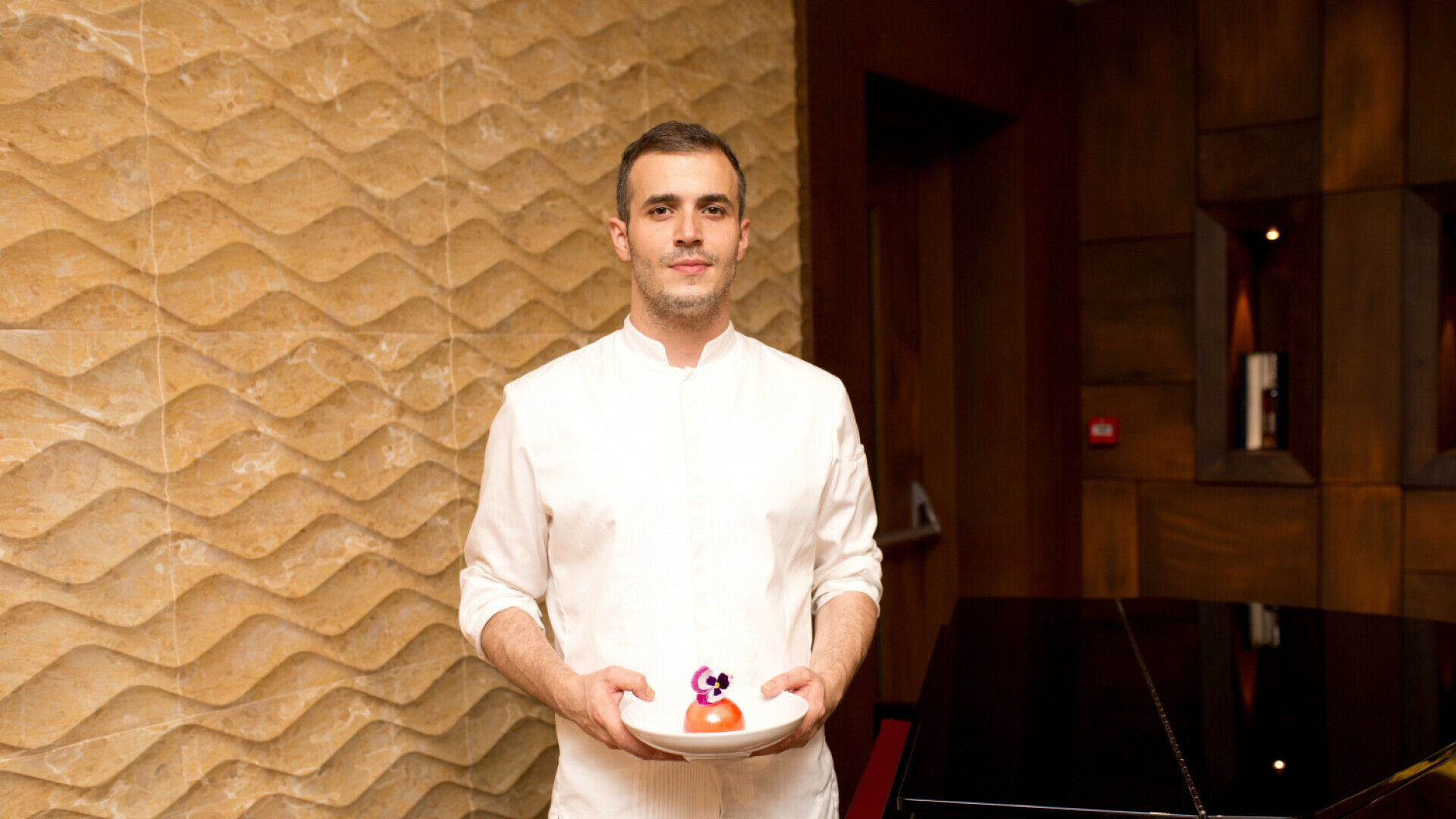 Možete li zamisliti chefa Melkiora s kosom? Pronašli smo njegove stare ...