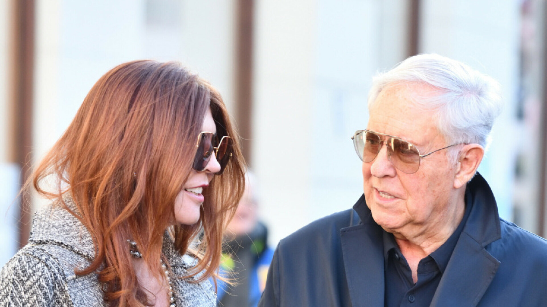 Dikan se ne odvaja od svoje nove partnerice, u romantičnoj šetnji pali ...