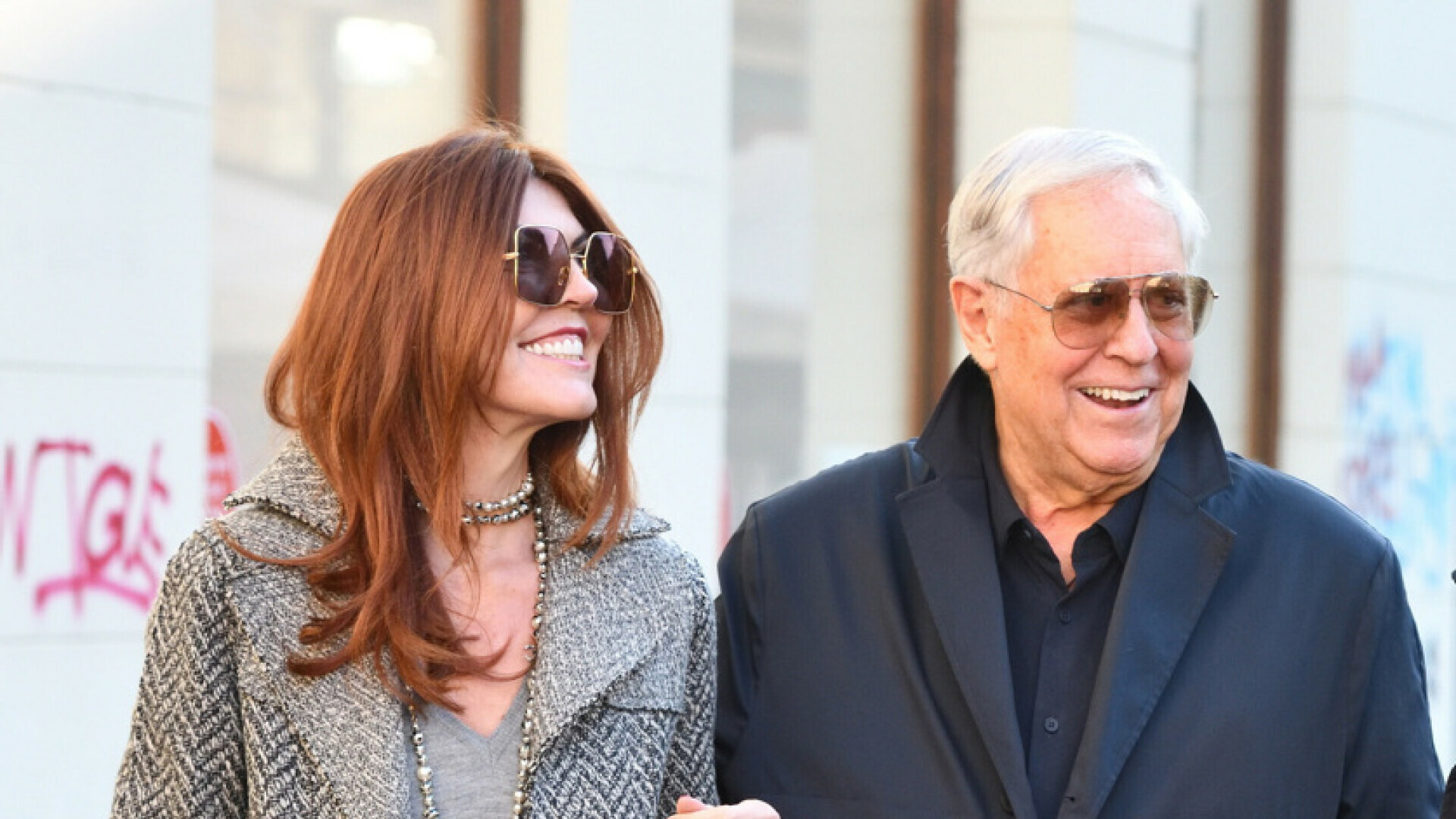 Dikan se ne odvaja od svoje nove partnerice, u romantičnoj šetnji pali ...