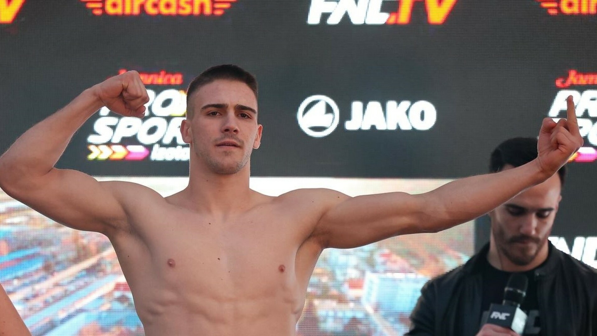 VIDEO Srpskom borcu upali u stan i pretukli djevojku: Otkrio šokantnu pozadinu cijele priče