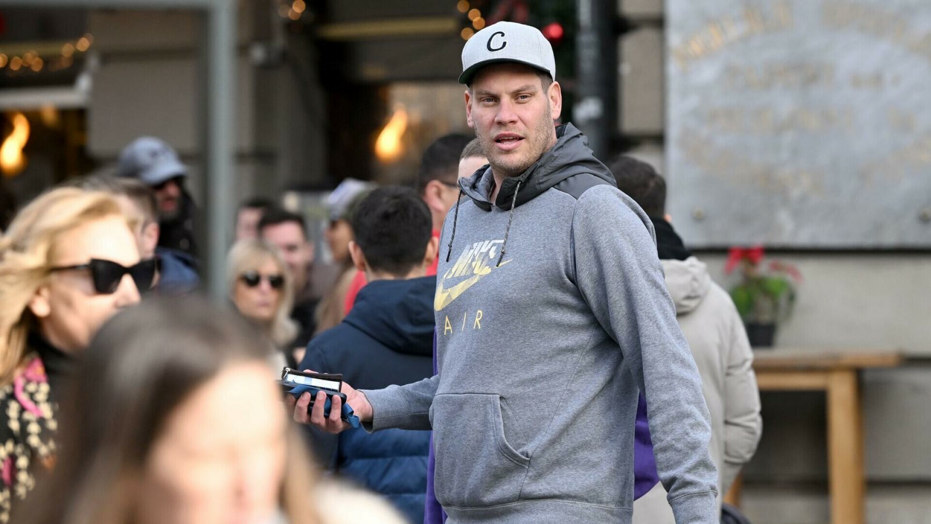 Bivši košarkaš Nikola Garma viđen je u rijetkom izlasku sa sinom kojem ...