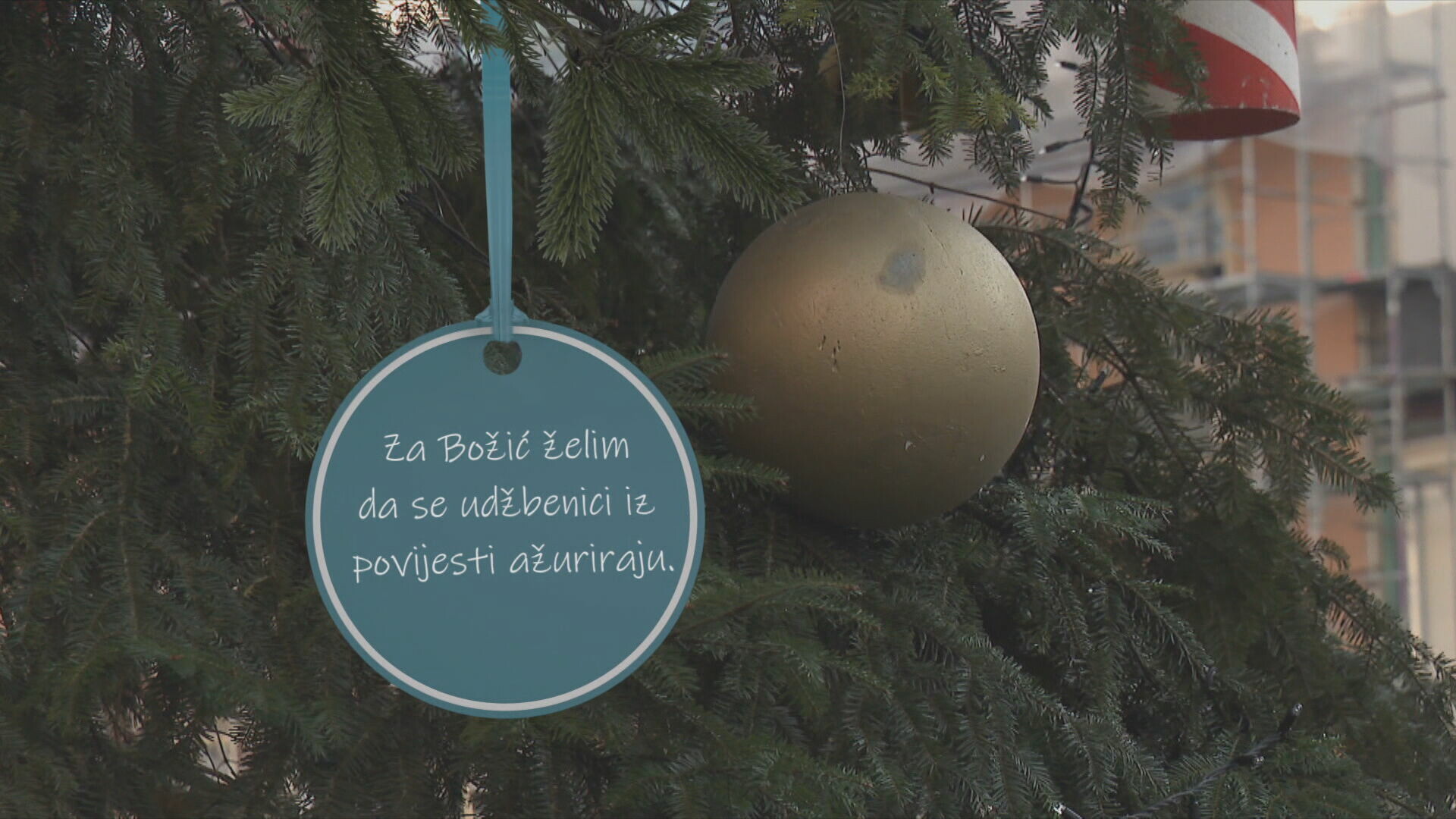 Bulj bjesni zbog ukrasa na boru na glavnom zagrebačkom trgu: Obrušio se ...