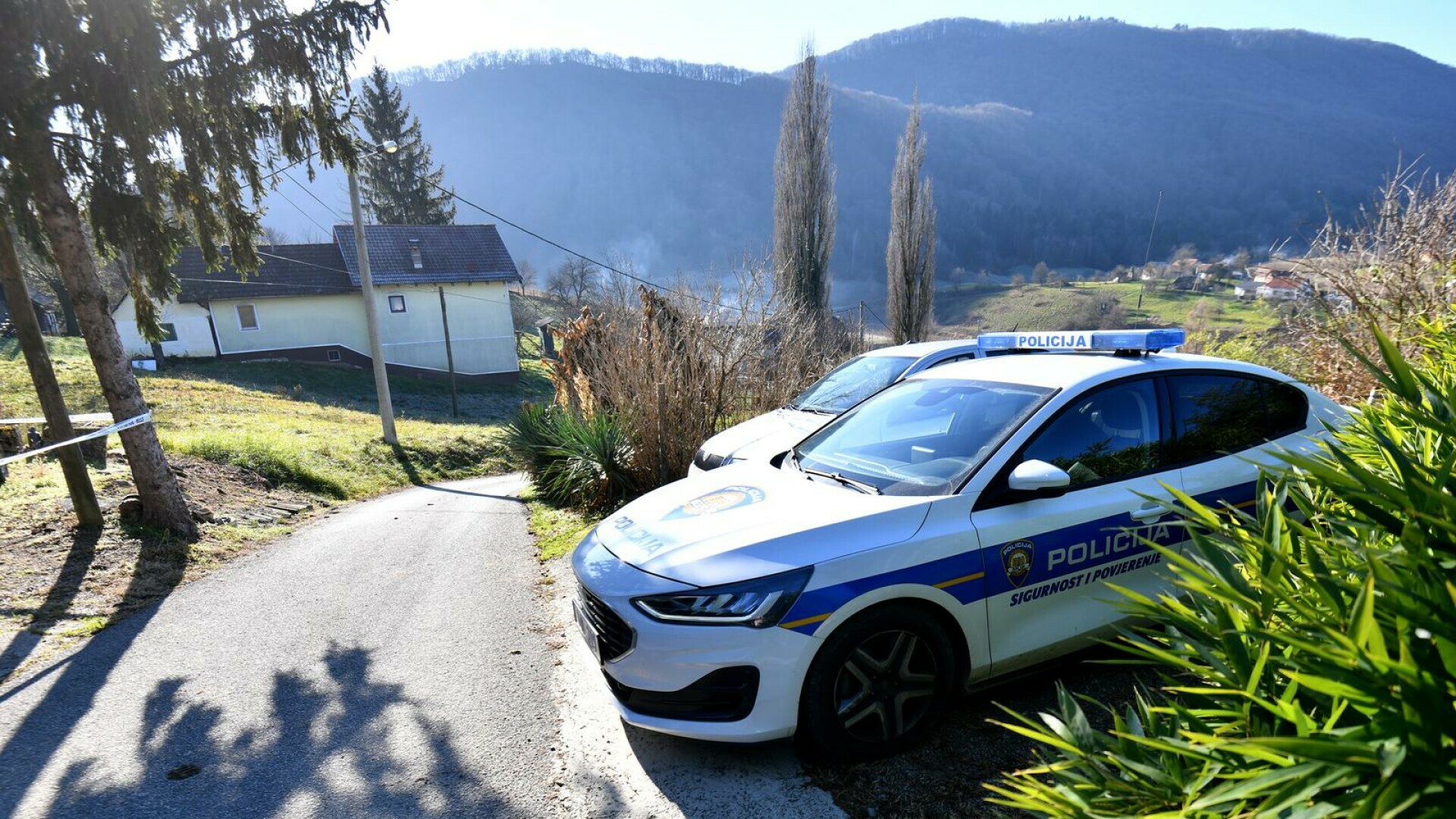 FOTO Ovo je kuća u kojoj je muškarac ubio suprugu pa sebe: Policija objavila detalje