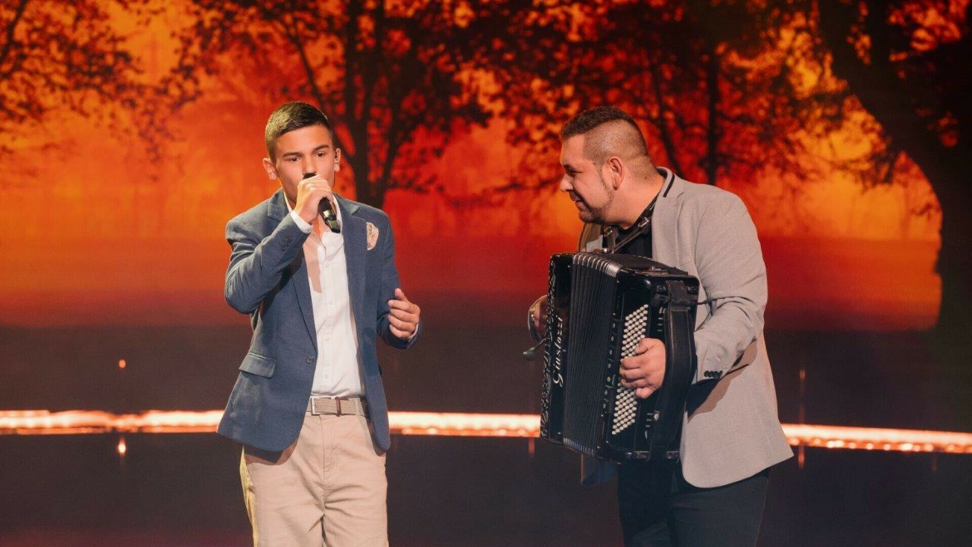 Ako će netko jednom biti zvijezda, to će biti ovaj dječak! Kakav glas ...