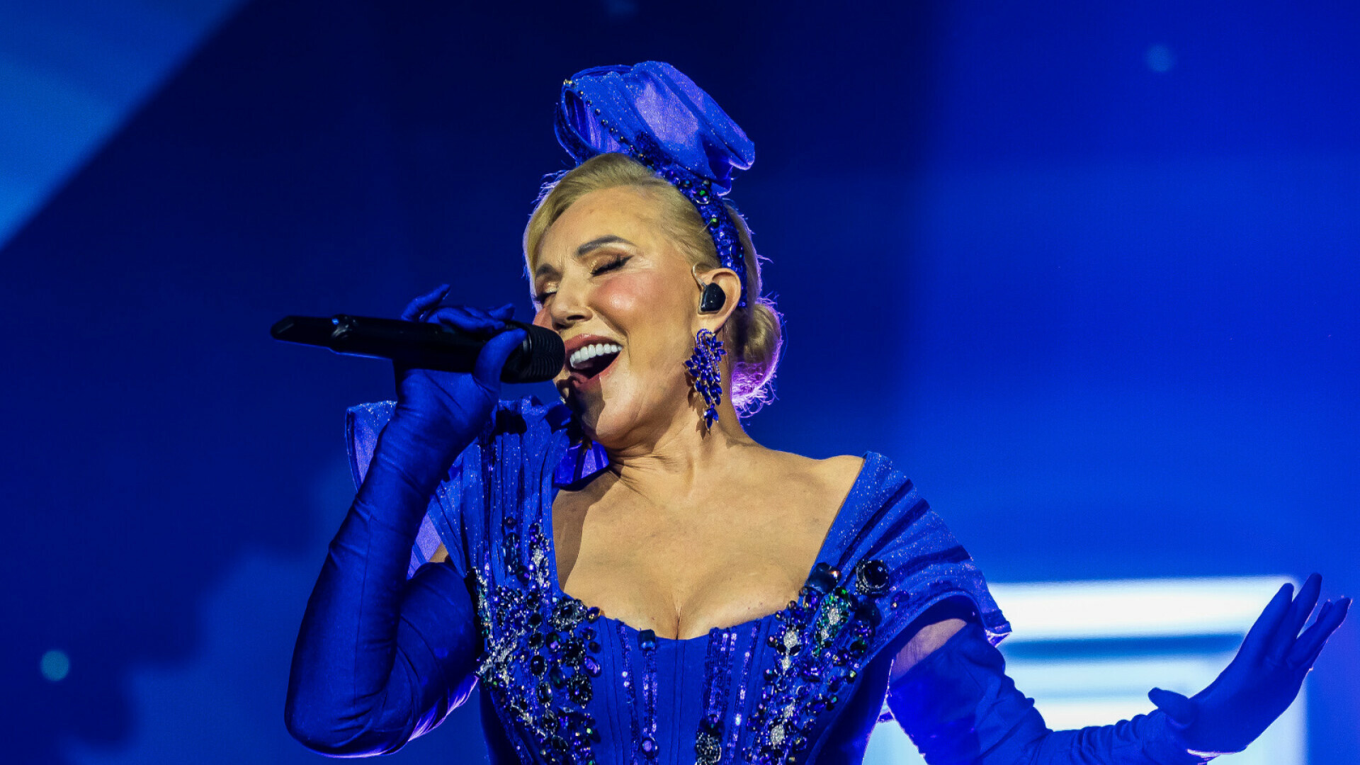 Čizme su spektakl: Izdanje Lepe Brene za drugi koncert u Areni stvoreno ...