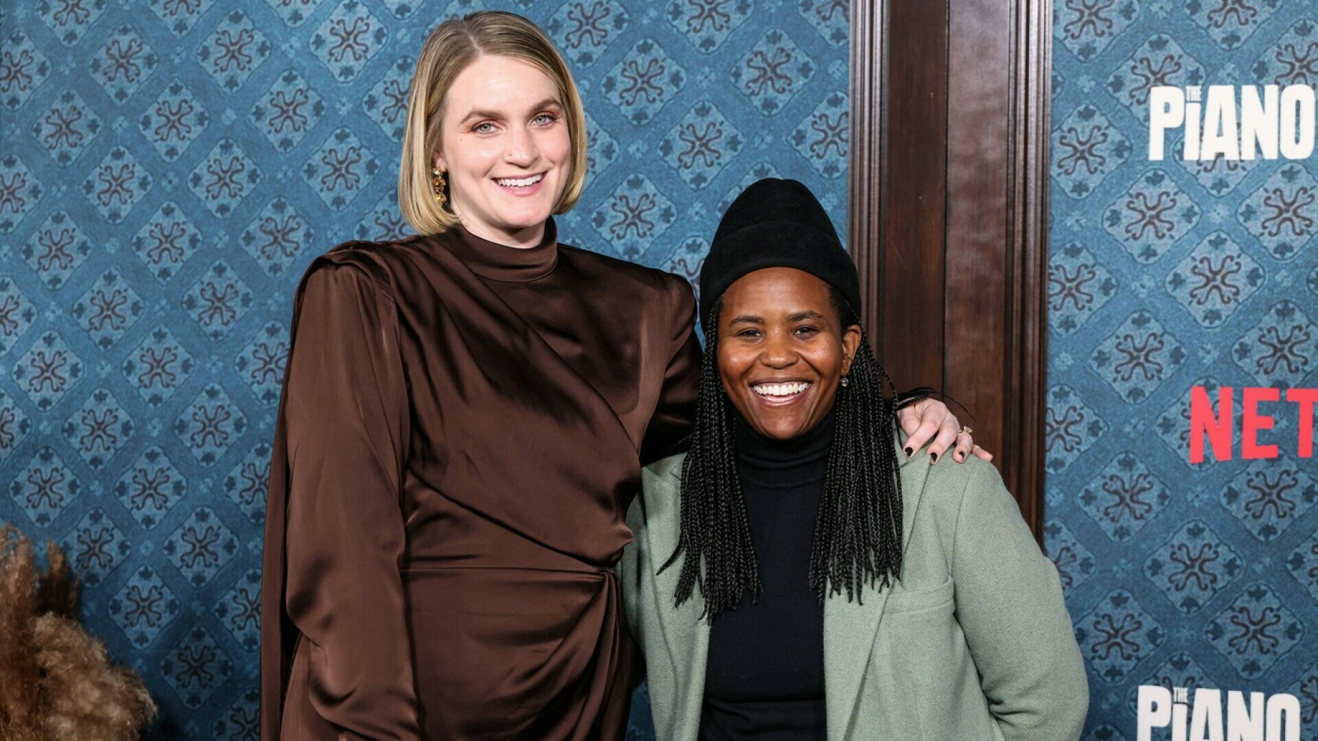 Kći legendarnog glumca stala pred kamere s partnericom koja je od nje ...