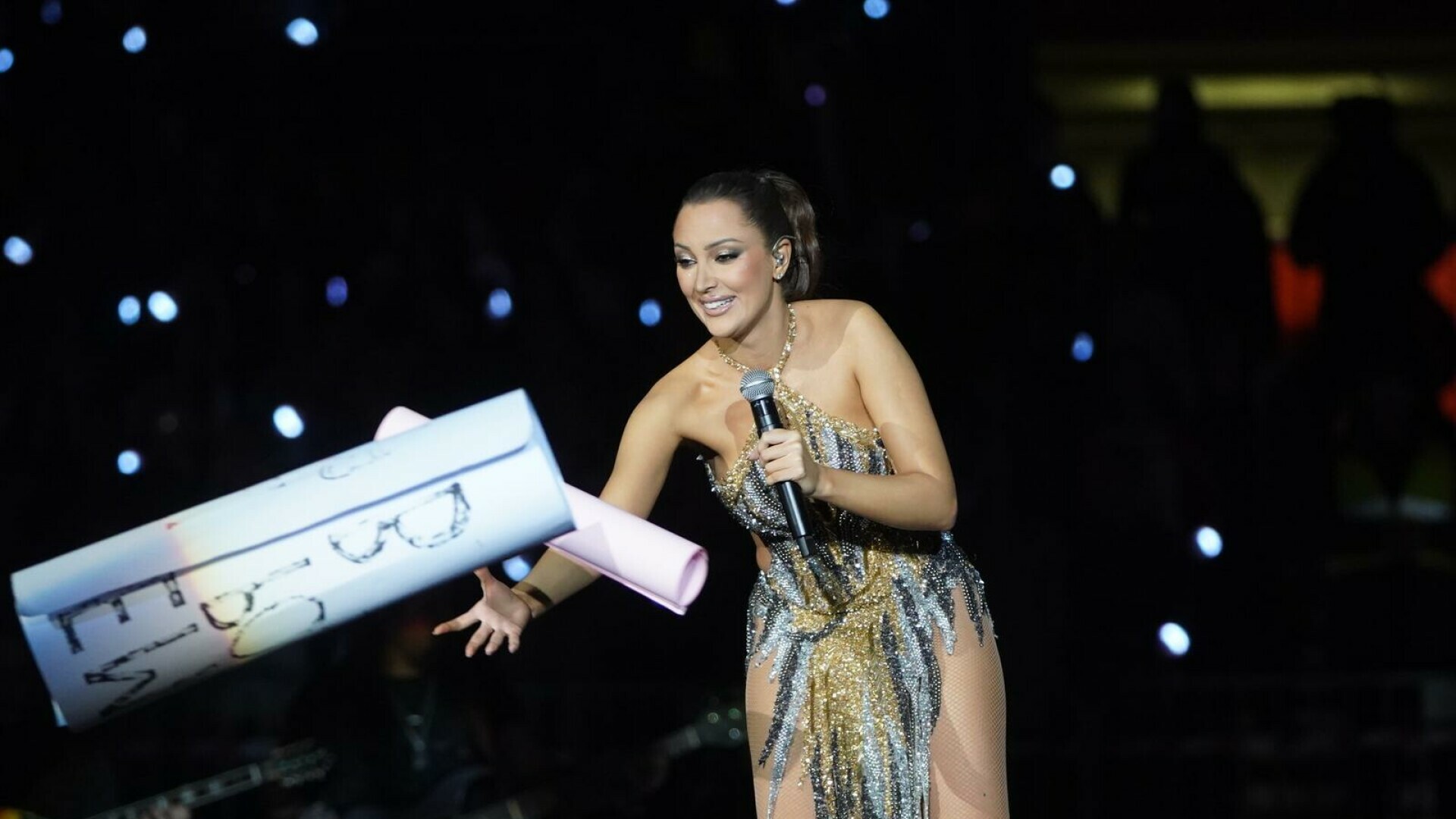 Trudna Aleksandra Prijović snimljena u izlasku prvi put nakon vijesti da čeka drugo dijete