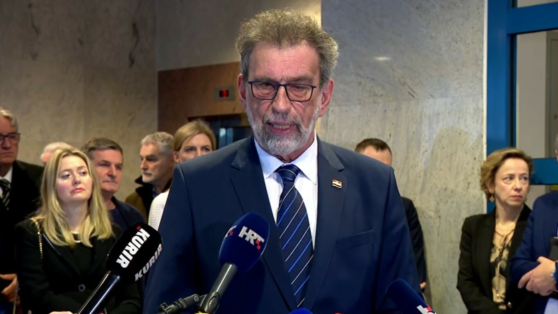 Ovo su detalji s hitnog sastanka u Ministarstvu: Zaključane škole ...