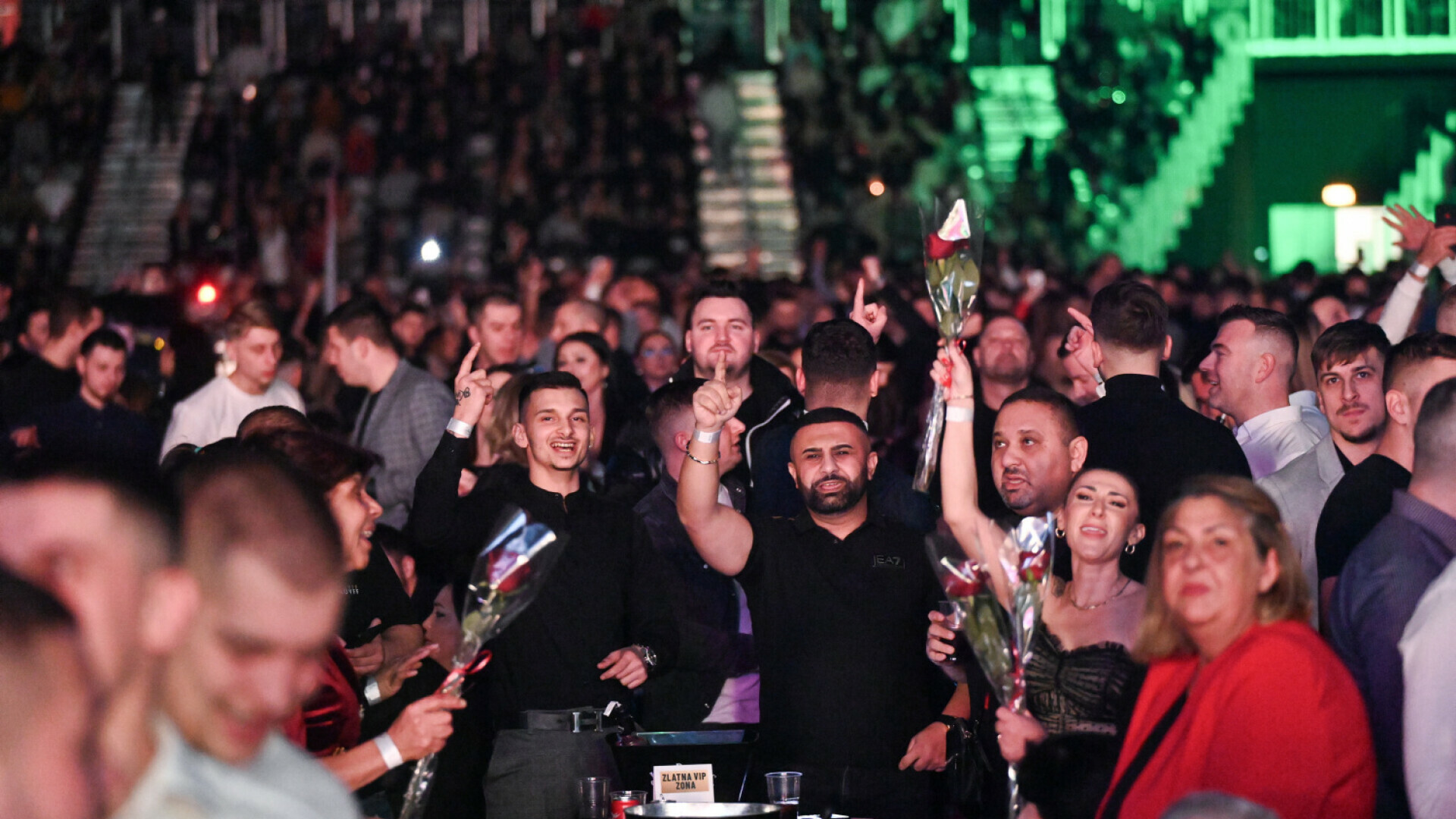 Pogledajte atmosferu s druge Kafanske večeri u Areni Zagreb, plesalo se ...