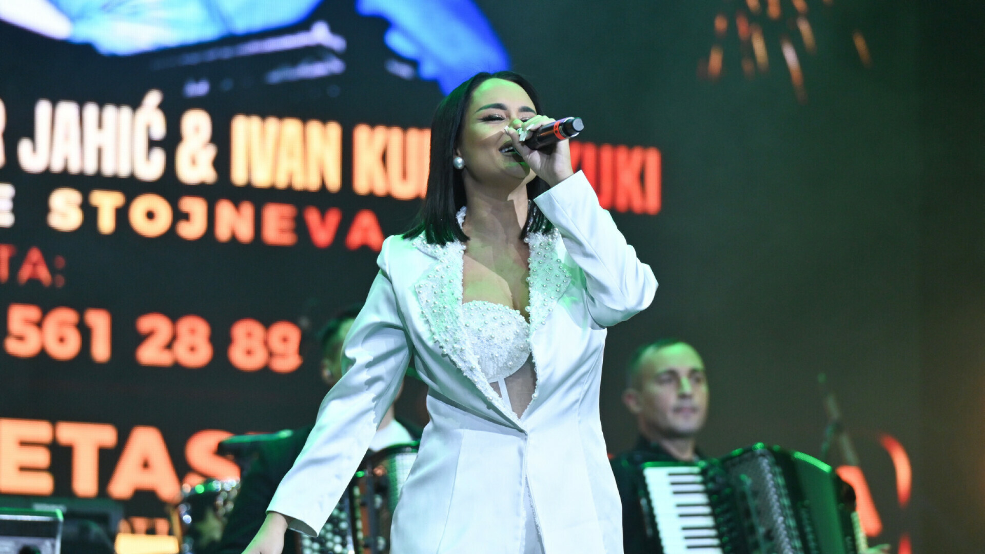 Pogledajte atmosferu s druge Kafanske večeri u Areni Zagreb, plesalo se ...