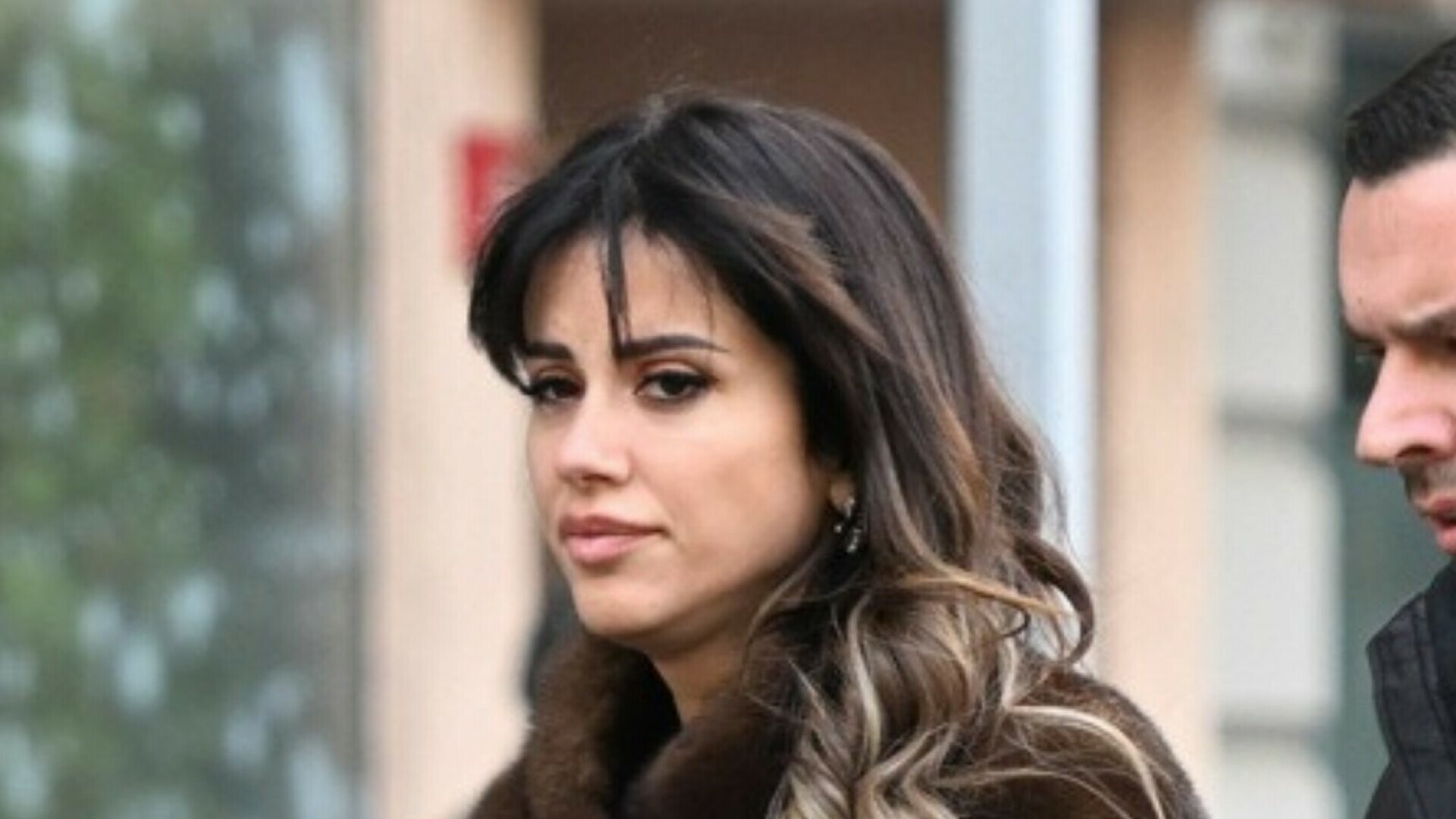 Lijepa Mamićeva odvjetnica privukla pozornost na špici, evo tko je muškarac s kojim je snimljena