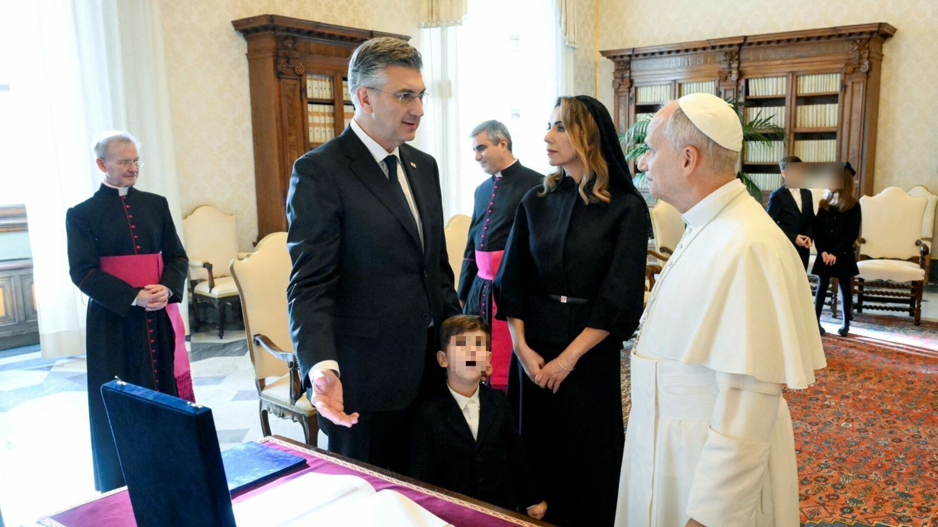 Pogledajte elegantnu kombinaciju Ane Maslać Plenković za posjet Papi