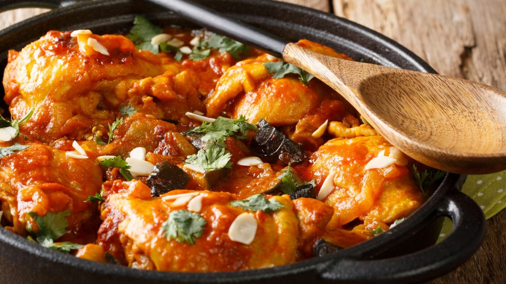 Recept za svaki dan: Zapečeni pileći zabatak u bogatom umaku od luka