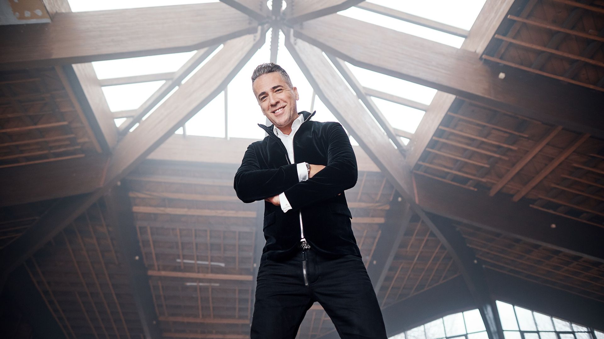 Ovaj dječak danas je jedan od najpopularnijih pjevača u regiji, možete li prepoznati o kome je ...