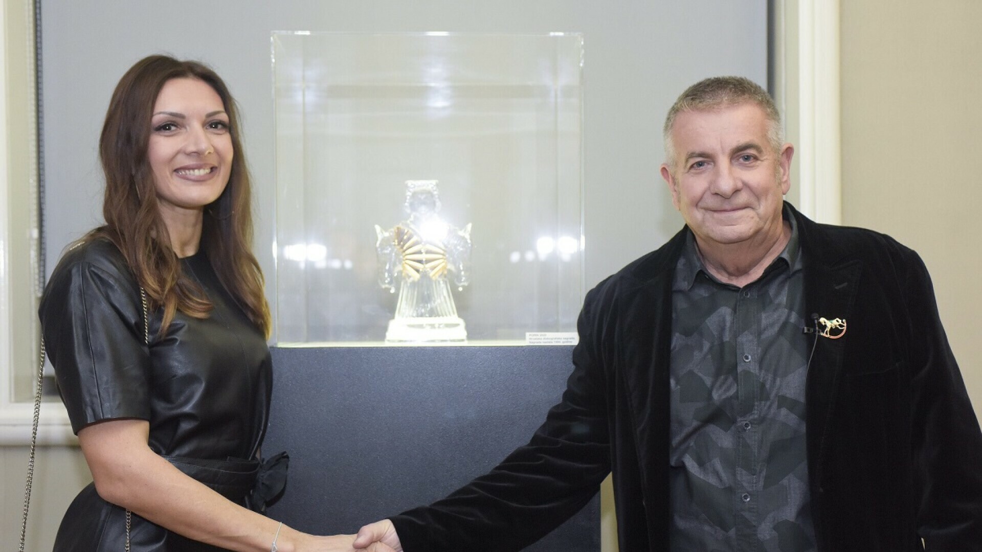 Zaljubljeni Ivica Propadalo ne skida osmijeh pored 28 godina mlađe ...