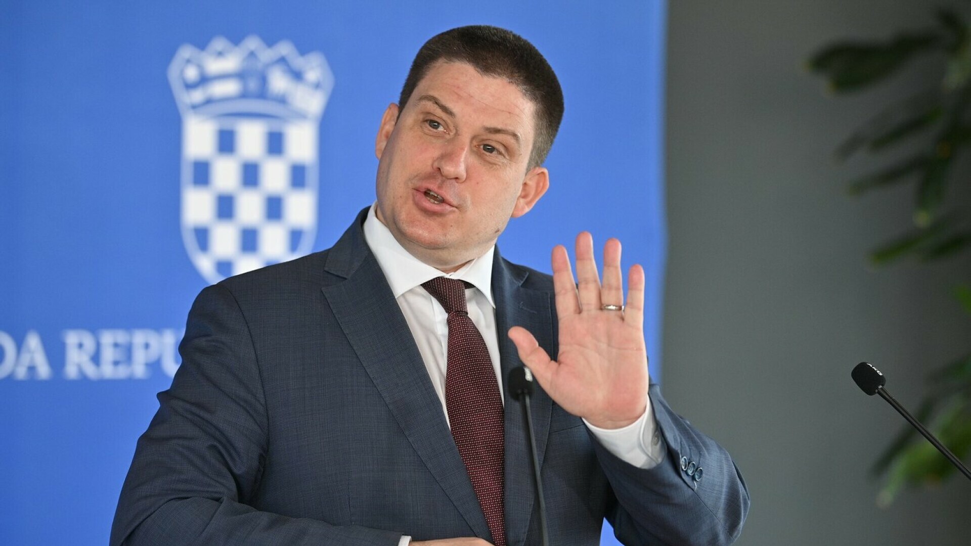 Plenković pozvao građane da ulažu u narodne obveznice. Primorac mora prvo razgovarati sa ženom ...