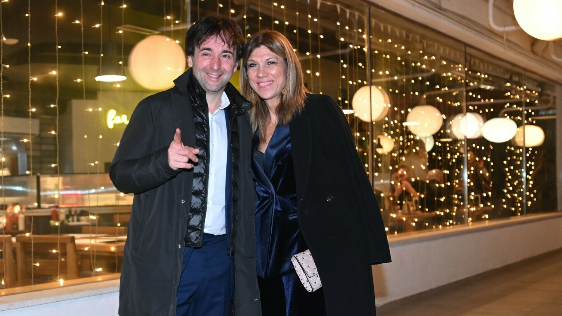 Kumovi Petra Graše i Hane Huljić pozirali na okupu, među njima je i ...