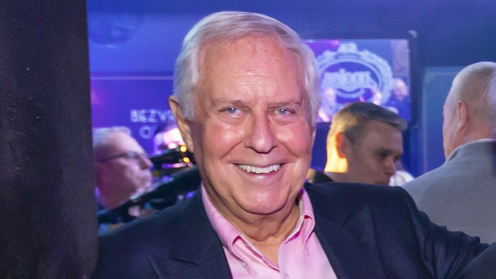 Dobro raspoloženi Josip Radeljak Dikan snimljen u provodu u noćnom ...