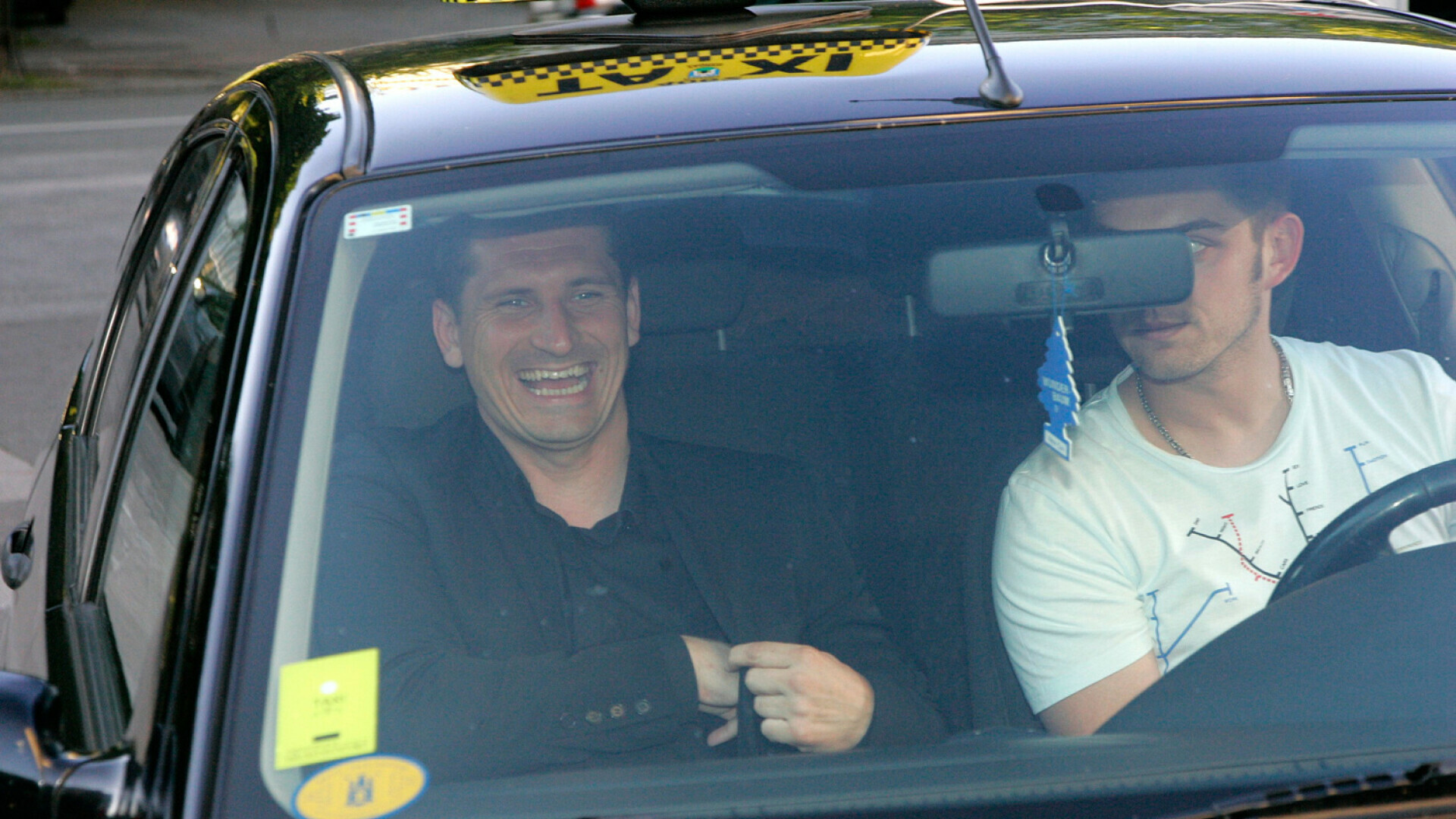 Bio je najpoželjniji domaći neženja, a nakon burnog ljubavnog života smirio se uz ekonomisticu ...