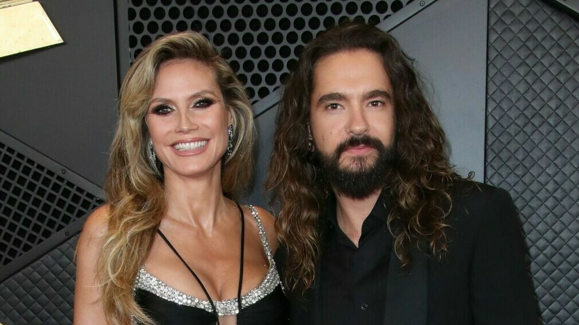 Ovakvu haljinu ne bi se udostojile obući njezine upola mlađe kolegice ...